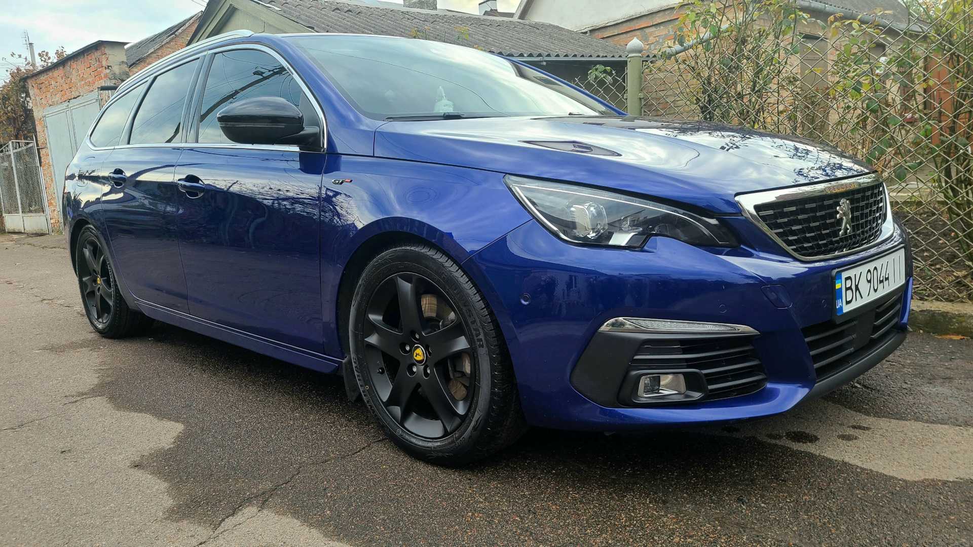 Перешел на зимние колеса 225/50R17 — Peugeot 308 SW (2G), 2 л, 2019 года | шины | DRIVE2