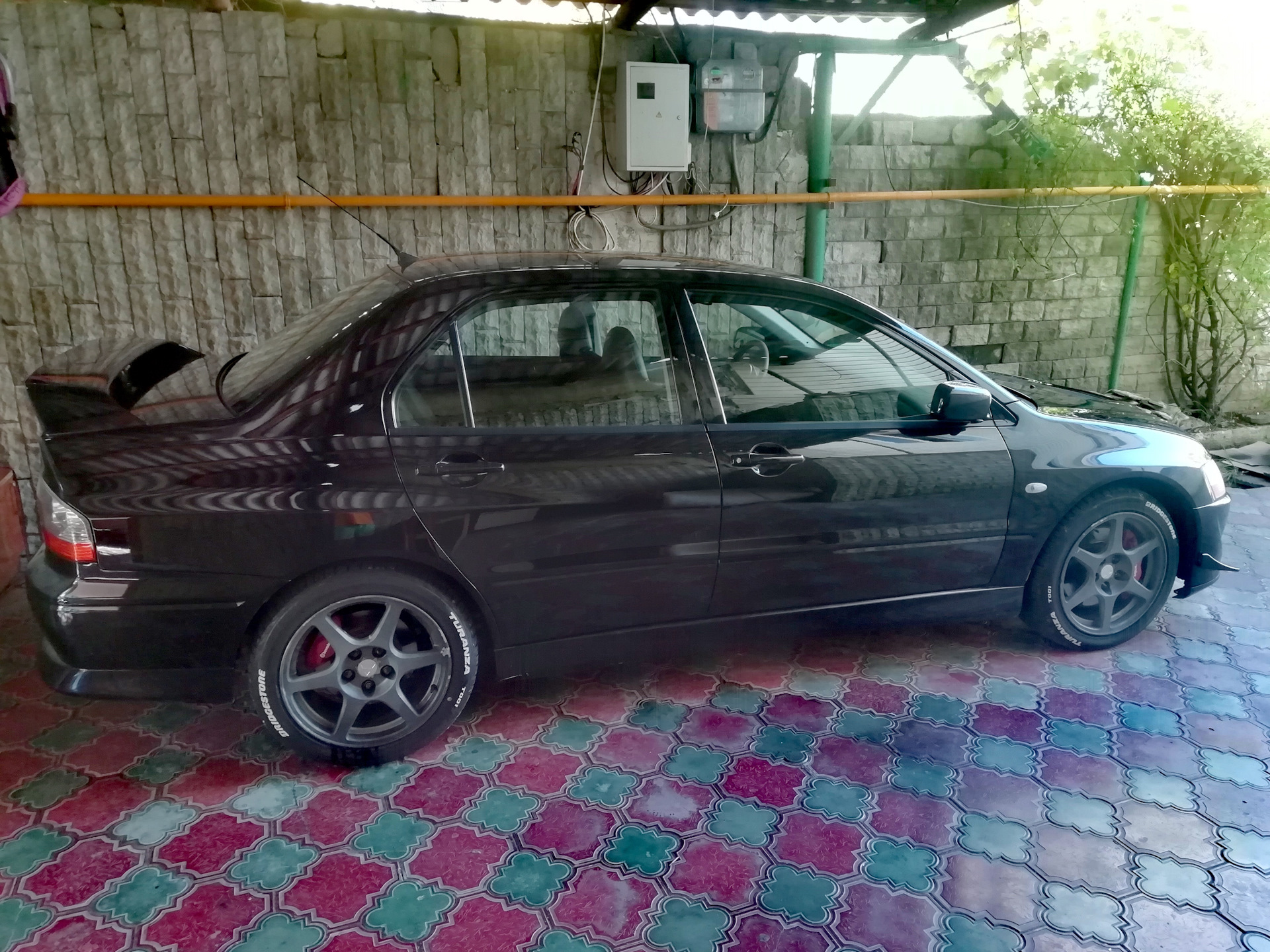 Замена молдинга и клипс крыши, новые болтики под капот — Mitsubishi ...