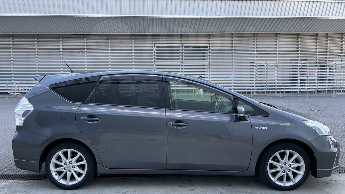 Toyota Prius Alpha 1.8 гибридный 2012 | на DRIVE2