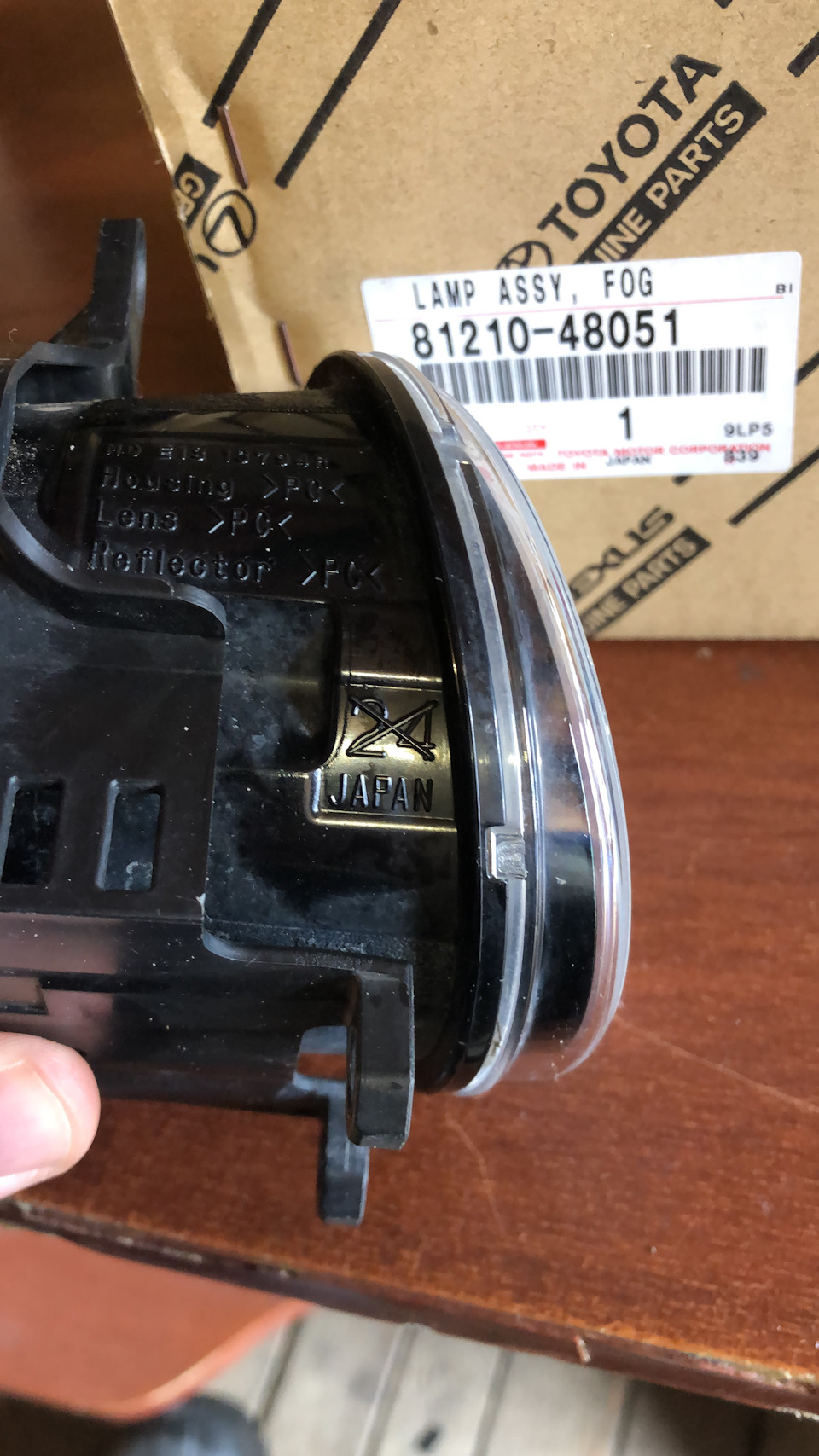8121048051 Фара противотуманная правая TOYOTA LEXUS | Запчасти на DRIVE2