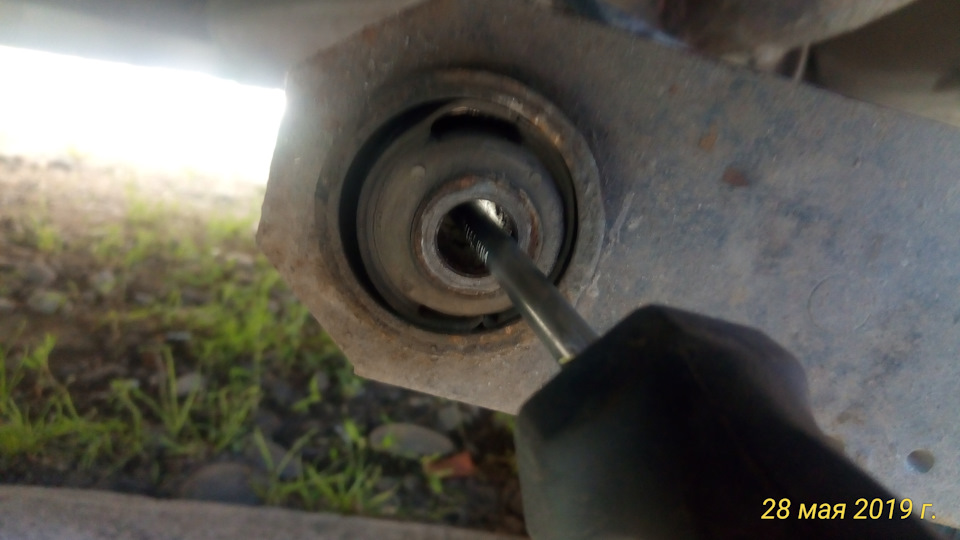 Замена задних сайлентблоков и сюрприз от Лимфёдора 😂. — Audi 80 (B3), 1 ...