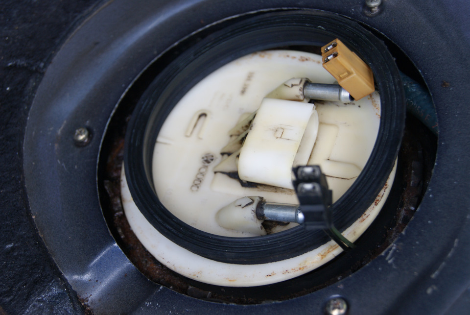 НЕ МИНУЛА ЧАША СИЯ, ВНЕЗАПНО УМЕР ТОПЛИВНЫЙ НАСОС — Audi A6 Avant (C5 ...