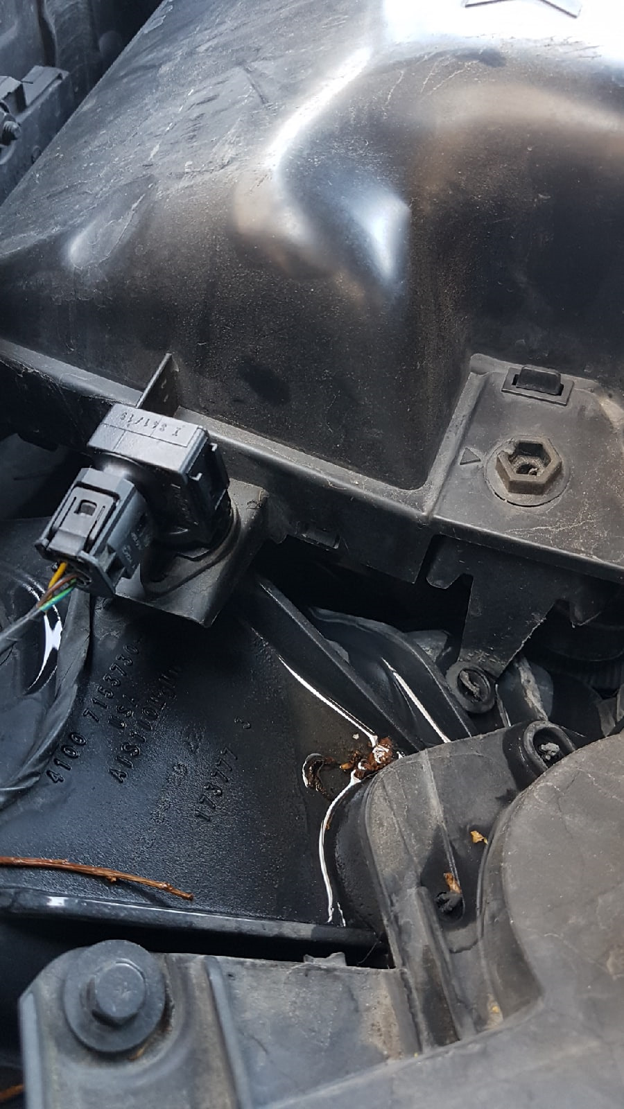 Заглушка вместо держателя телефона и устраняю мелкие косяки — BMW X5 ...