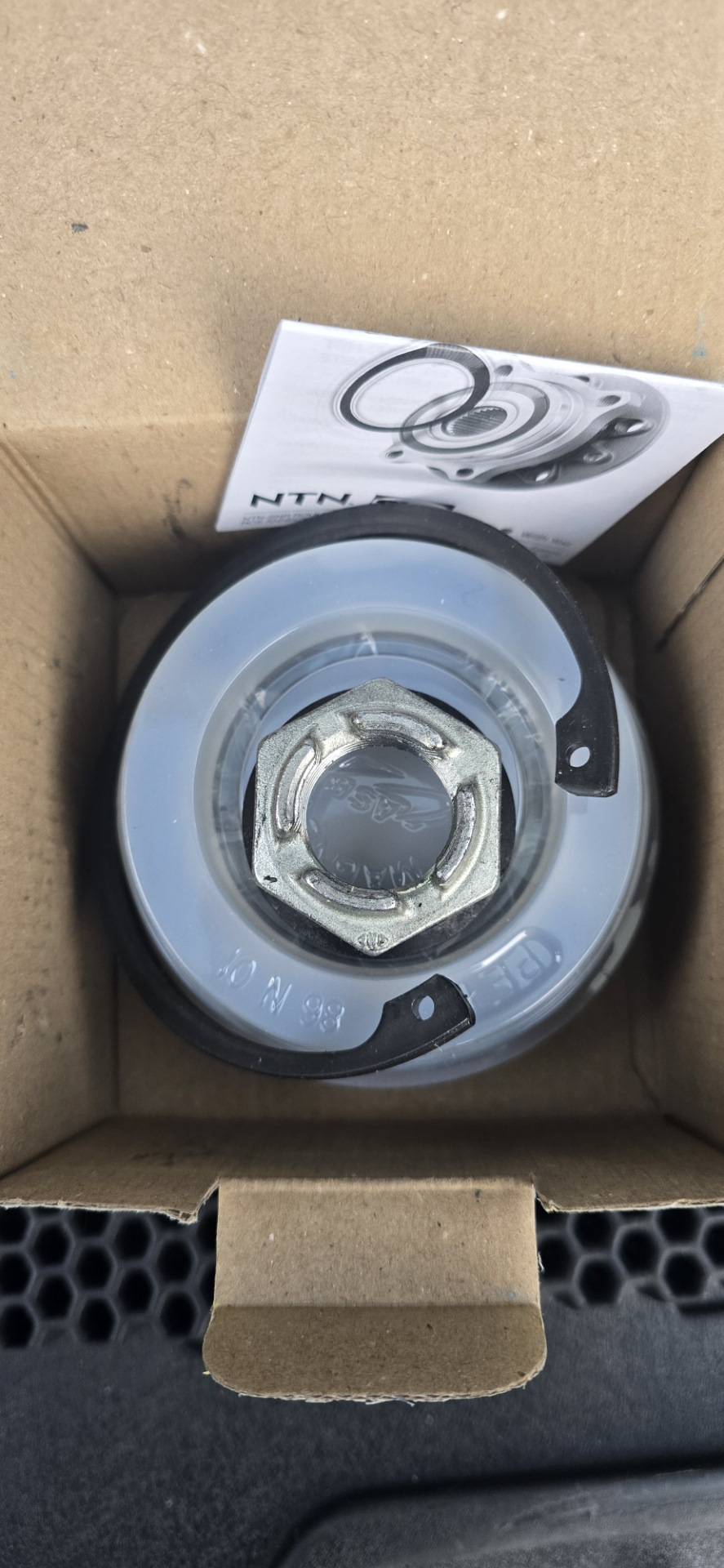 Замена передних рычагов и ступичных подшипников — Land Rover Range ...