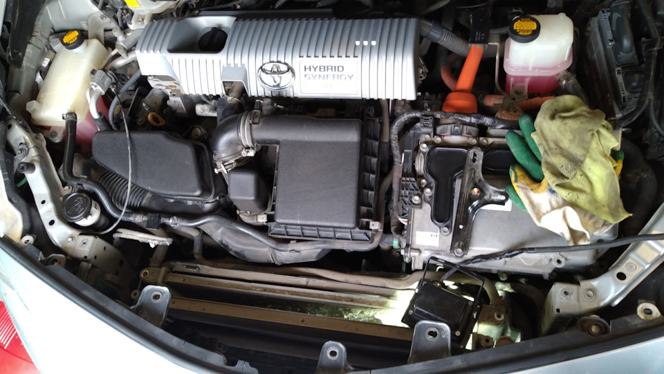 Обслуживание ЕГР, тормозов и радика. — Toyota Prius Alpha, 1,8 л, 2012 ...