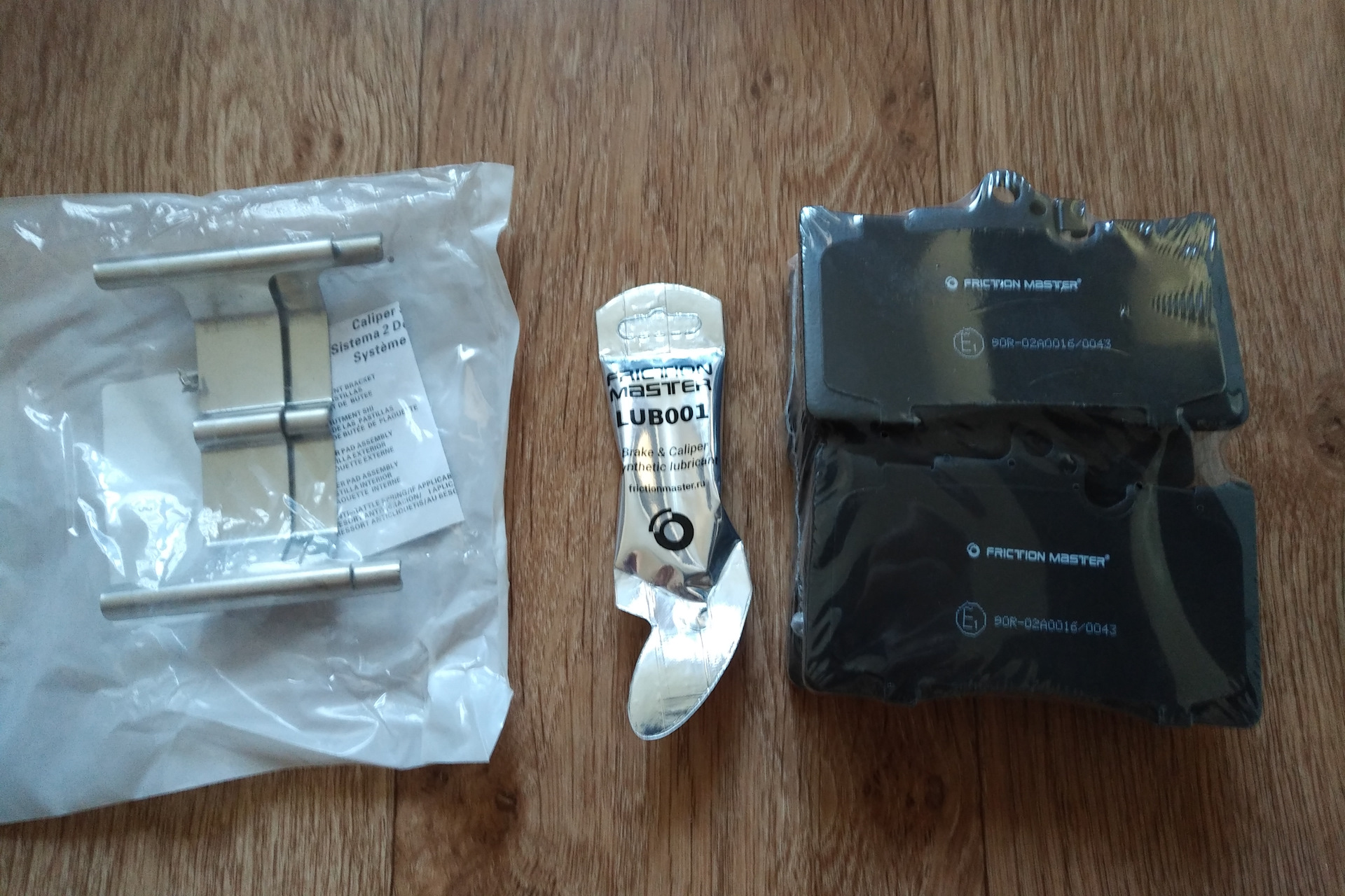 Перфорированные тормозные диски — керамические колодки — полное ...