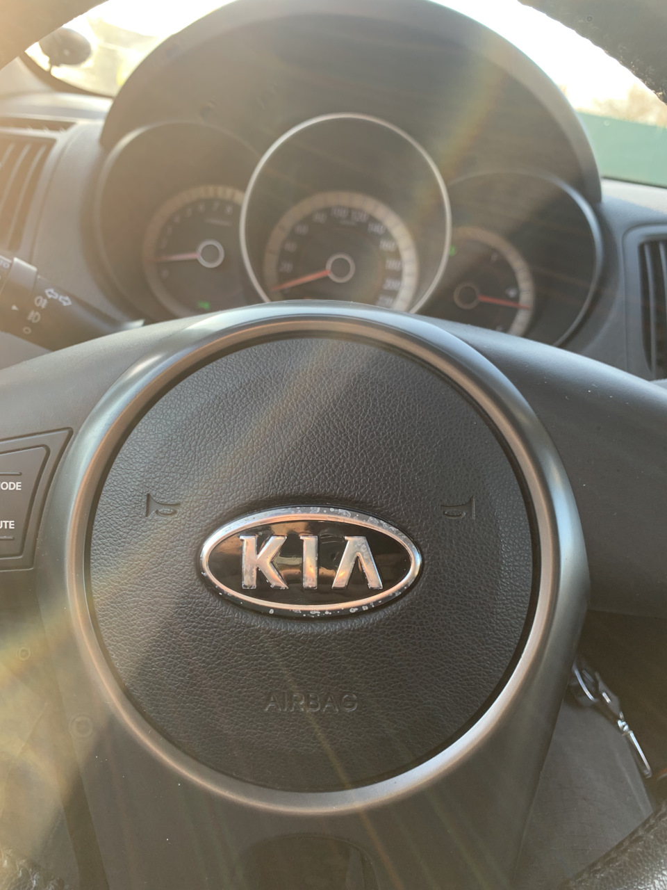 16. Шильдик КИА — KIA Cerato (2G), 1,6 л, 2010 года | наблюдение | DRIVE2