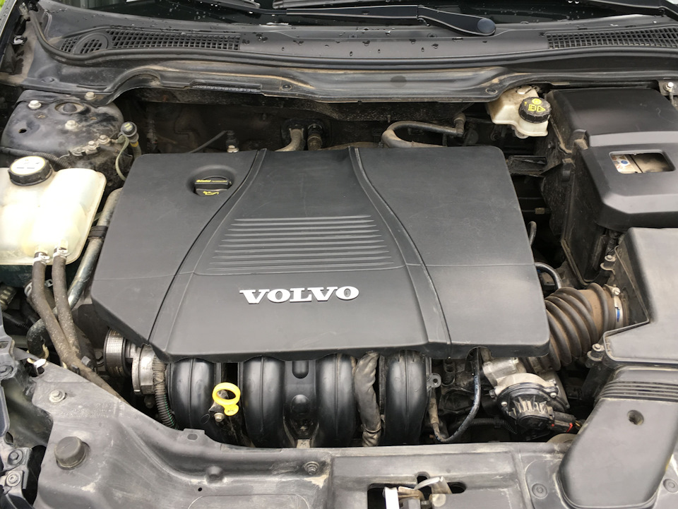 Декоративная крышка ДВС Volvo/Ford/Mazda 1.8 и 2.0 литра — Volvo V50, 2 ...