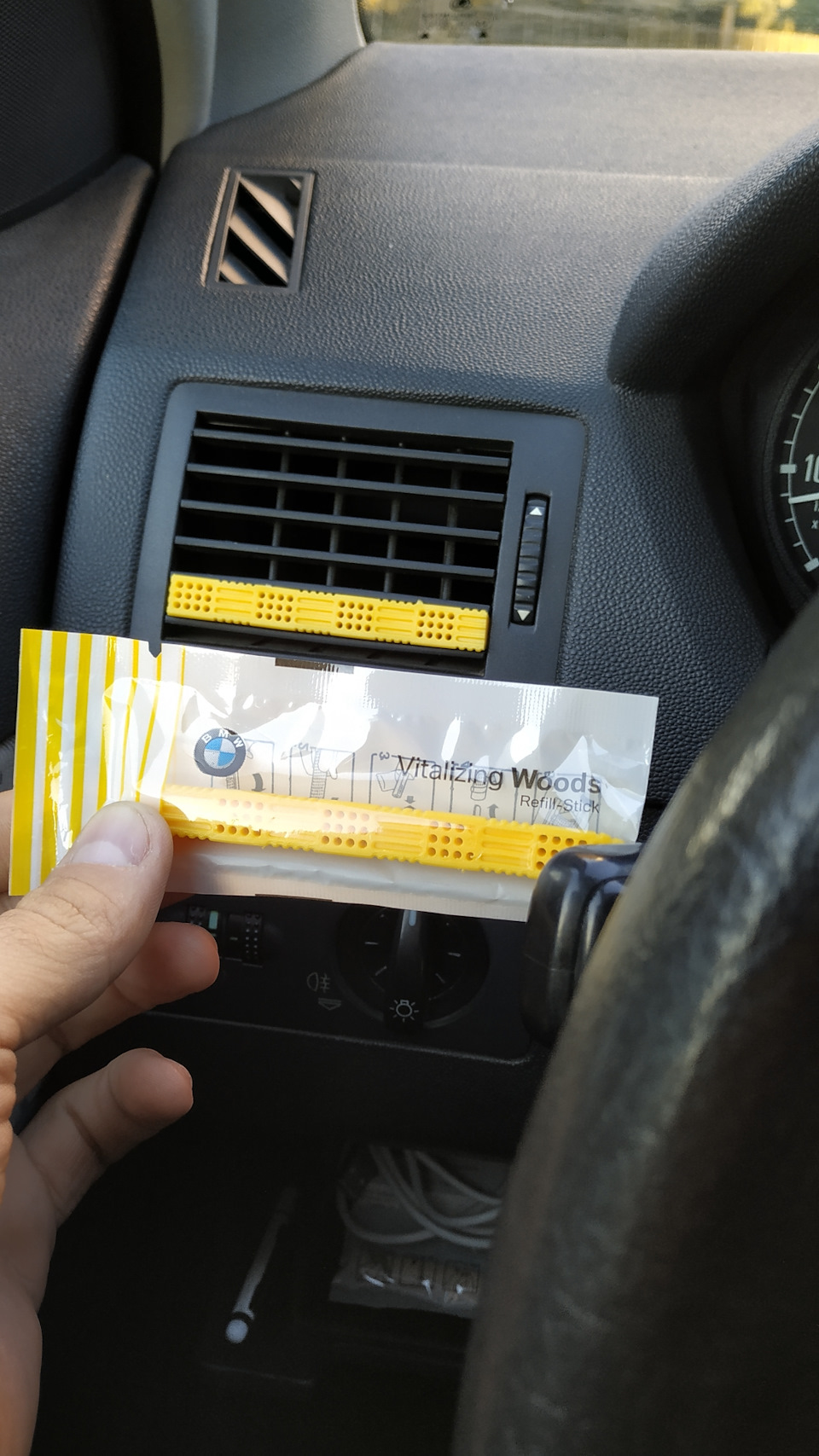 Освежитель BMW — Skoda Fabia Mk1, 1,4 л, 2003 года | аксессуары | DRIVE2