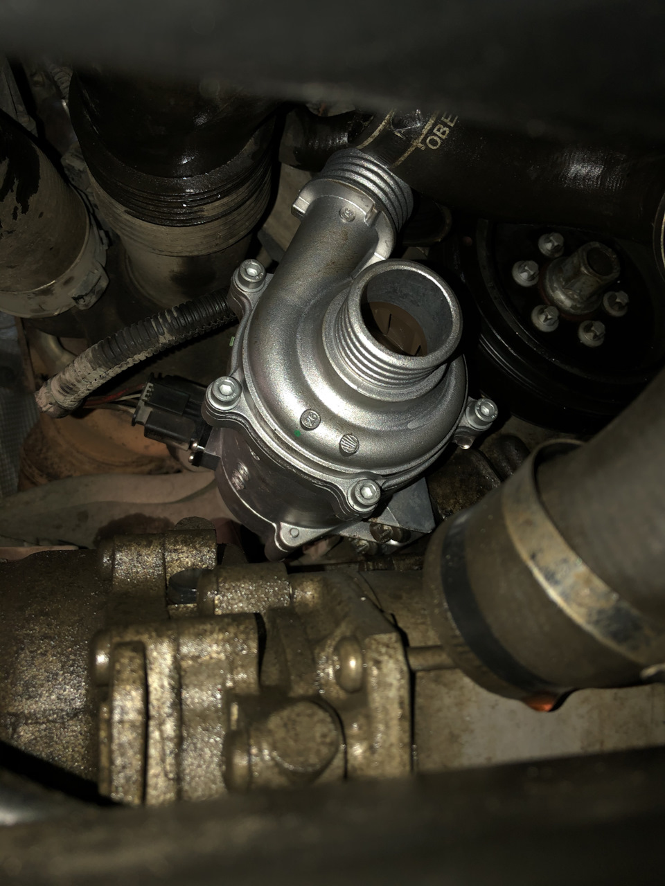 Замена электрической помпы, электрического термостата, крышки бачка ...