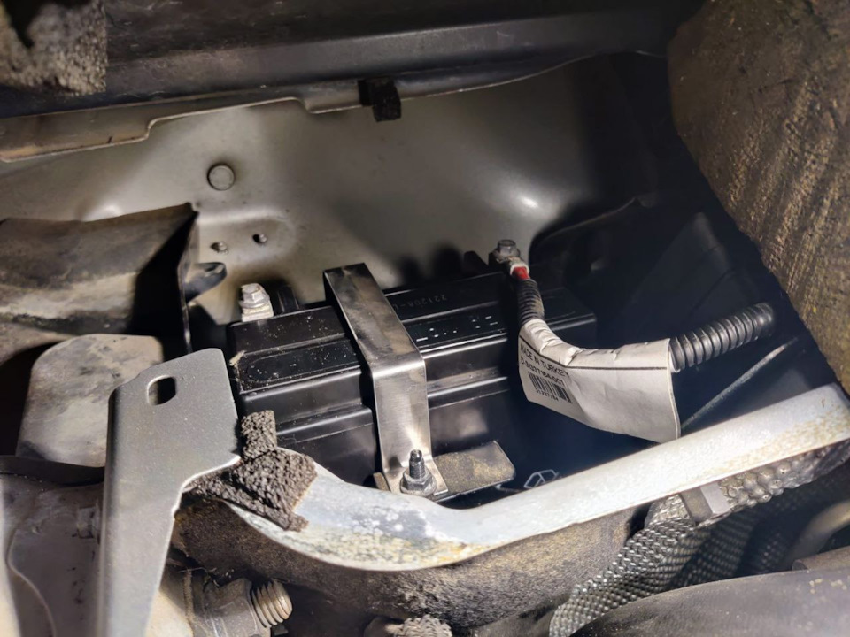 Аккумуляторы — Volvo V60 (1G), 2 л, 2014 года | расходники | DRIVE2