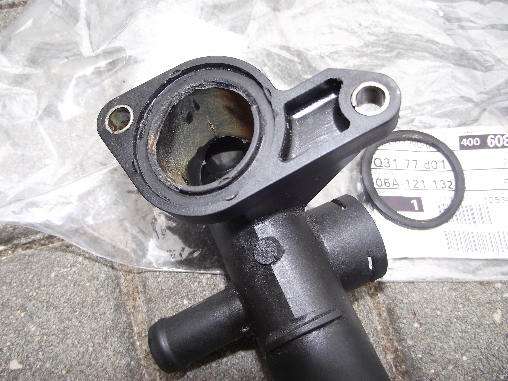 06A121132 Фланец системы охлаждения VAG | Запчасти на DRIVE2