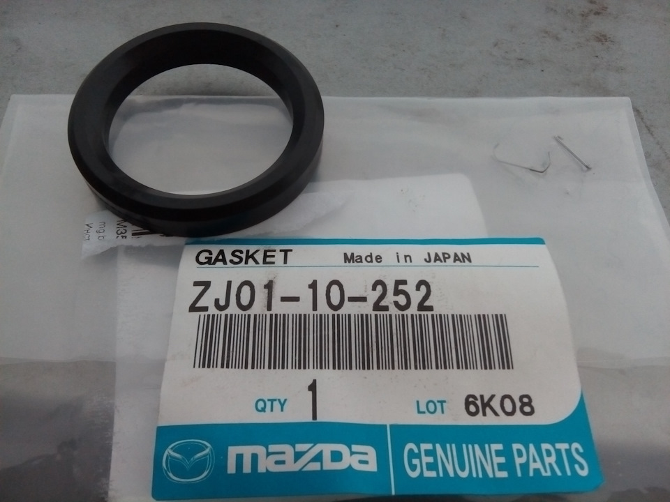Замена прокладки маслозаливной горловины (ZJ01-10-252) — Mazda Verisa ...