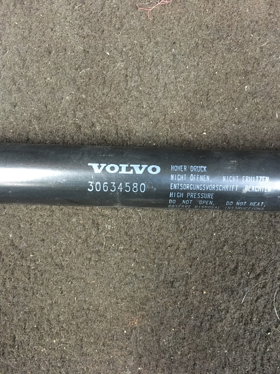 30634580 Амортизатор багажника Volvo | Запчасти на DRIVE2