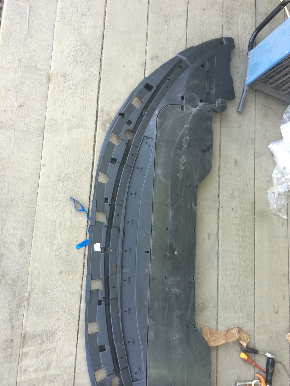 Поменял брызговик под бампером — Volvo S60 (2G), 2,4 л, 2011 года ...