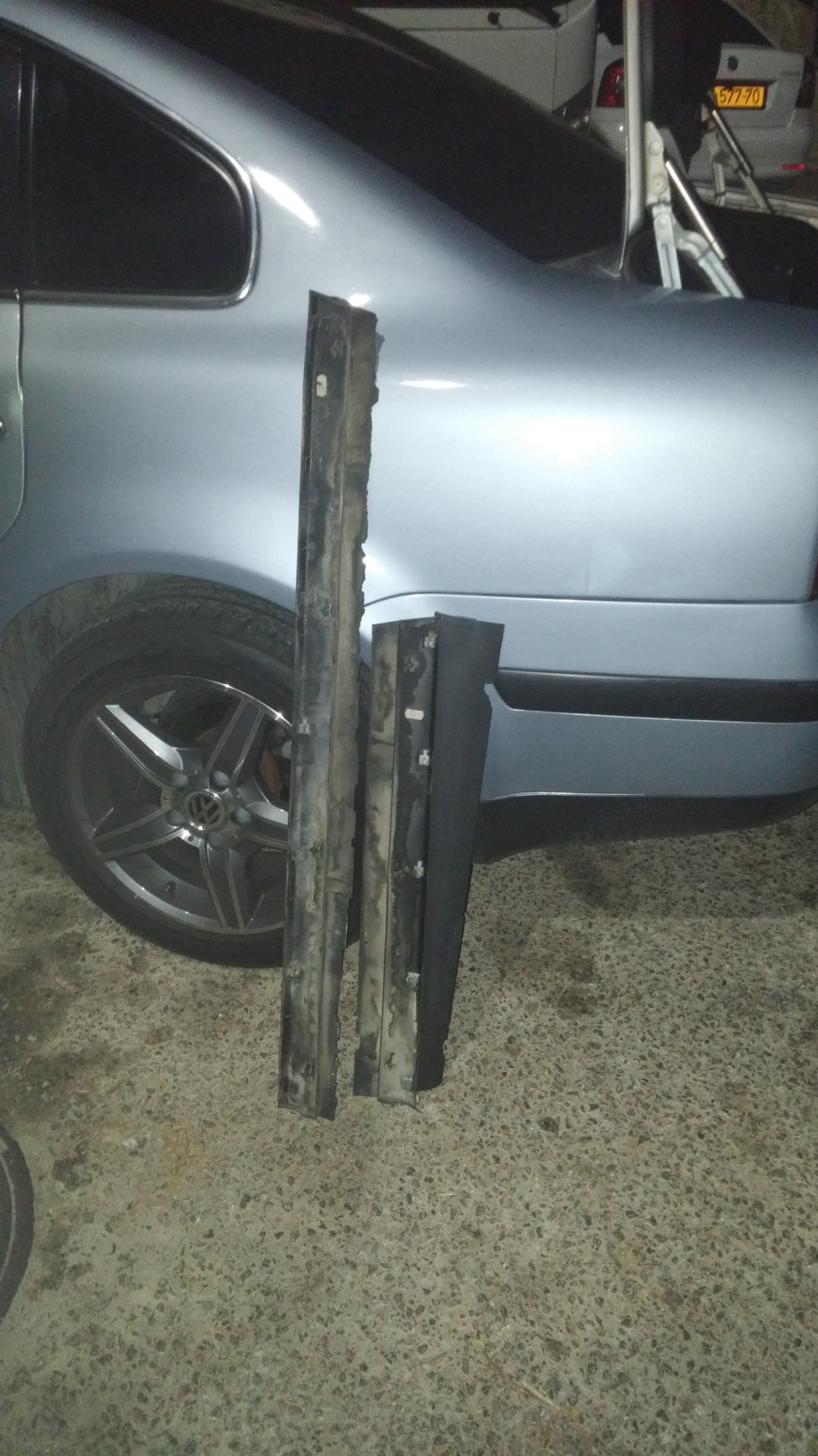 Замена дверных резинок — Volkswagen Passat B5, 1,8 л, 2002 года ...
