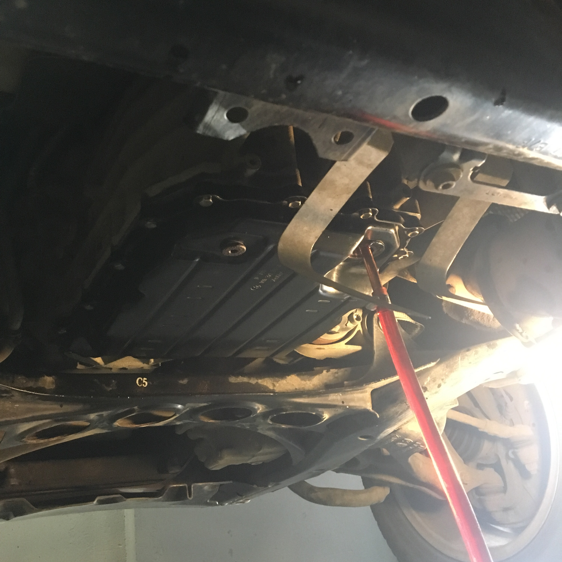 Замена масла в коробке — Volkswagen Touareg (1G), 3,2 л, 2006 года ...