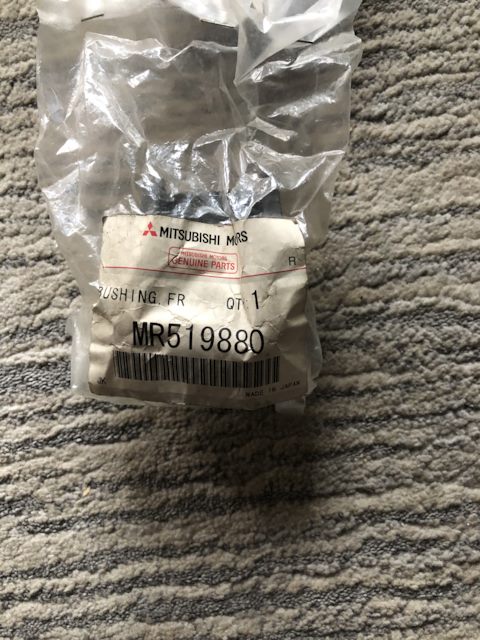 MR519880 Втулка стабилизатора передней подвески Mitsubishi | Запчасти ...