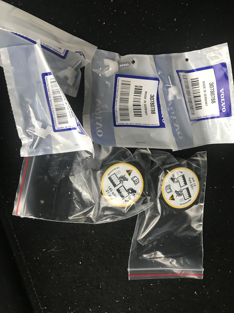 Крышка охлаждающей жидкости и винты от Volvo для крышки салонного ...