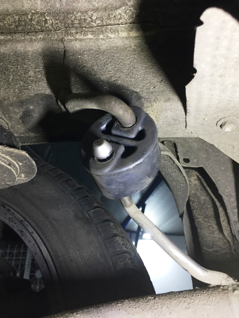Замена шаровой опоры и модернизация креплений защиты — Toyota Camry ...
