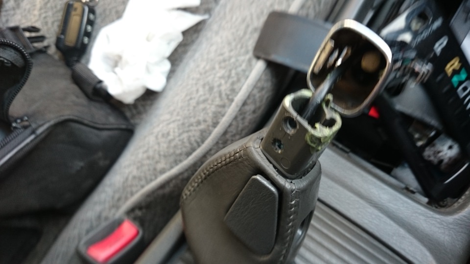 Снятие панельки акпп PRND2L — Toyota Mark II (100), 2,5 л, 1996 года ...