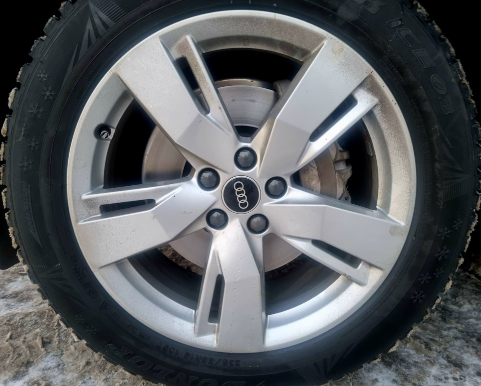 Замена колодок — Audi Q5 (2G), 2 л, 2021 года | визит на сервис | DRIVE2