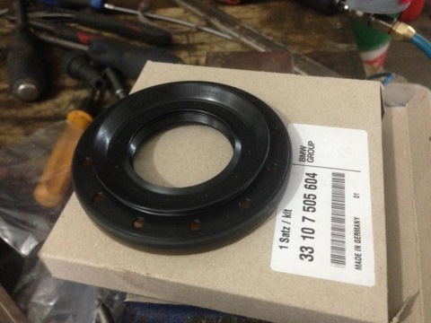 33107505604 Сальник со стопорным кольцом BMW | Запчасти на DRIVE2