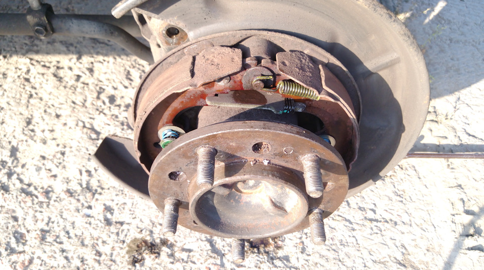 Замена колодок ручника — Lexus LX (UZJ100), 4,7 л, 2002 года | своими ...