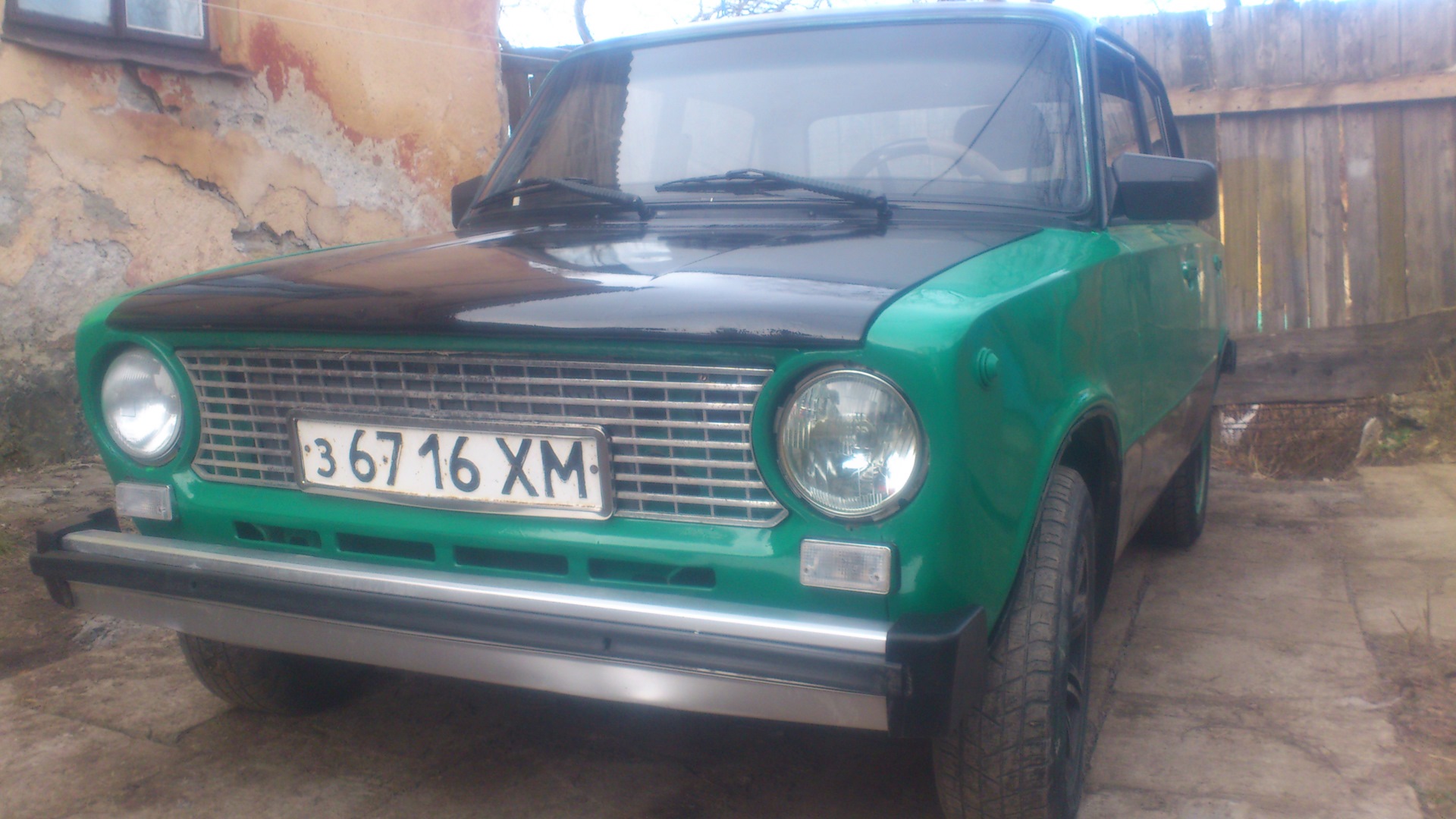 Lada 2101 1.3 бензиновый 1973 | черно-зеленый акрил на DRIVE2