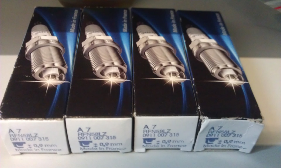 Свечи и Крепление рейлингов — Renault Megane I, 1,4 л, 2002 года ...