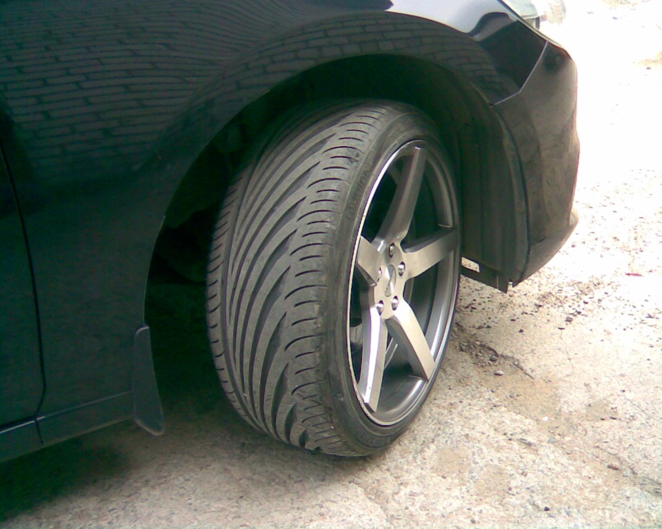 Фото резины Vredestein Ultrac Sessanta 225/40 на Vossen R19 с вылетом ...