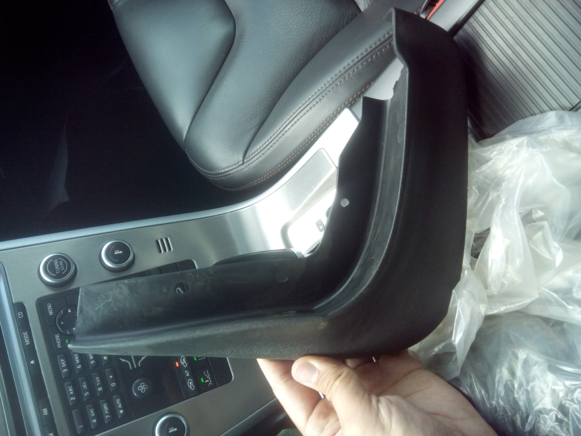 Передние брызговики — Volvo XC60 (1G), 2,4 л, 2009 года | расходники ...