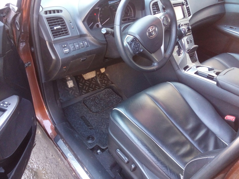 новые коврики — Toyota Venza (1G), 2,7 л, 2013 года | аксессуары | DRIVE2