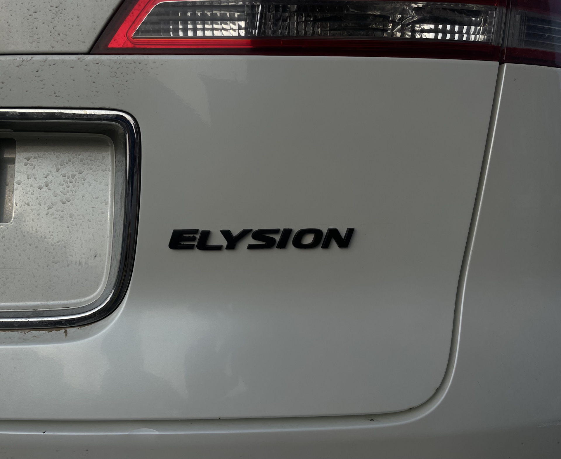 Черная эмблема — Honda Elysion, 2,4 л, 2004 года | стайлинг | DRIVE2