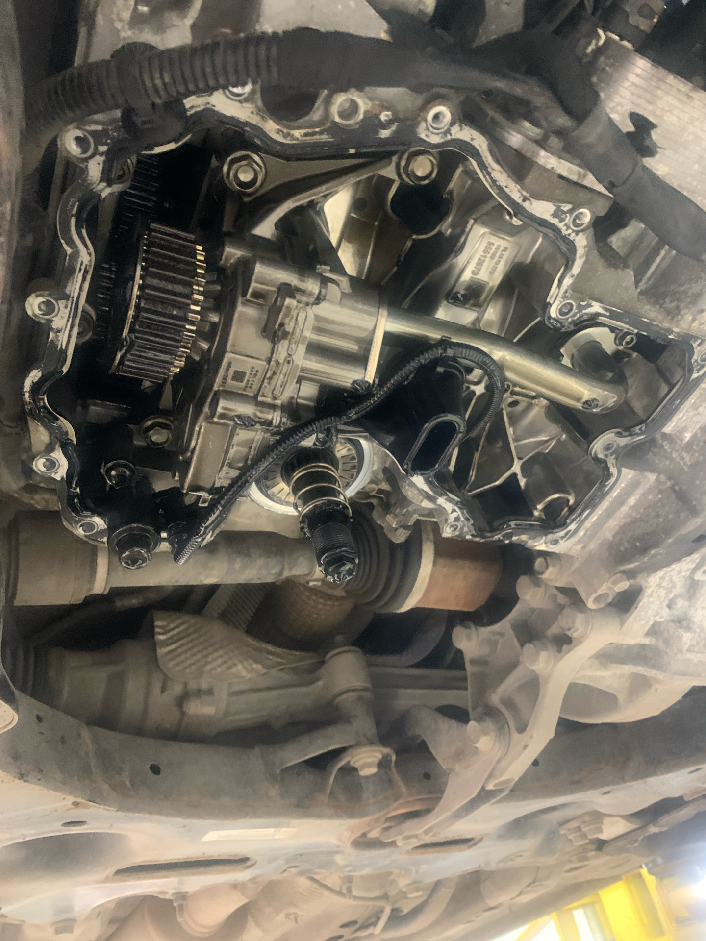 Проверка гайки масло насоса — Opel Astra K, 1,5 л, 2019 года | визит на ...