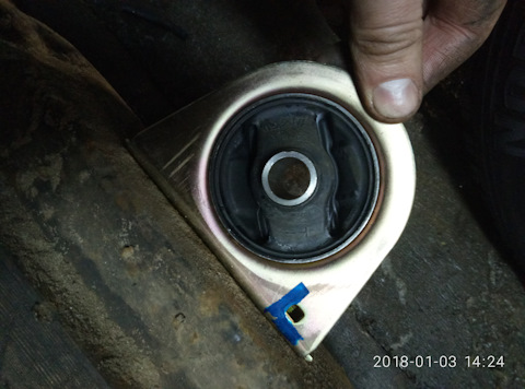 MR554244 Опора двигателя передняя OEM Mitsubishi | Запчасти на DRIVE2