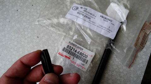 8521428090 Резинка щётки стеклоочистителя правого TOYOTA LEXUS ...