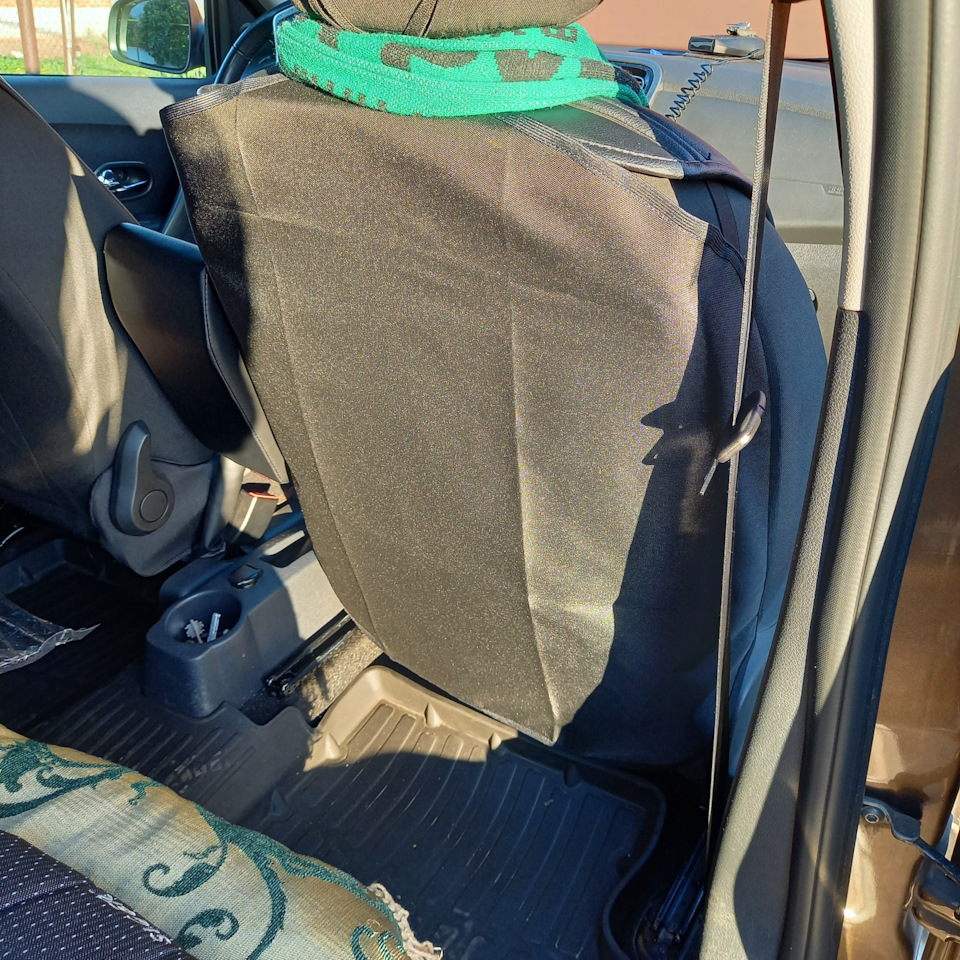 Защита спинки сиденья от ног — Renault Logan Stepway, 1,6 л, 2019 года ...
