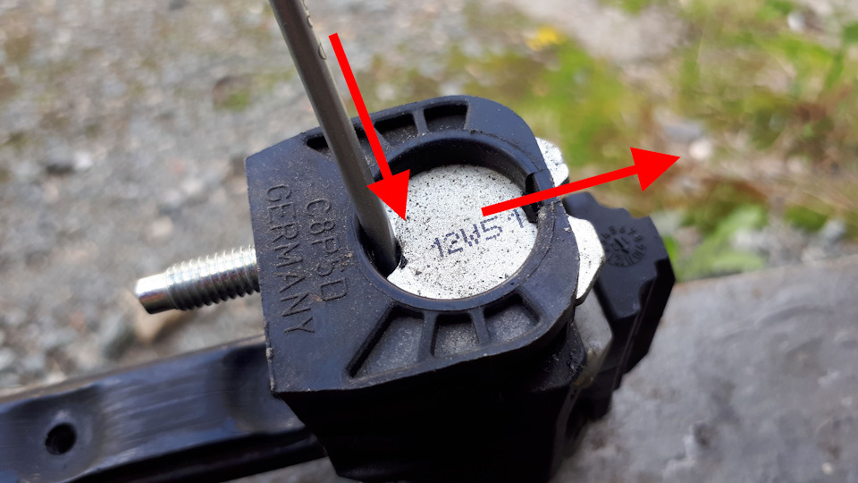 Ограничитель двери 31298466. Часть 2 — Volvo XC70 III, 2,4 л, 2013 года ...