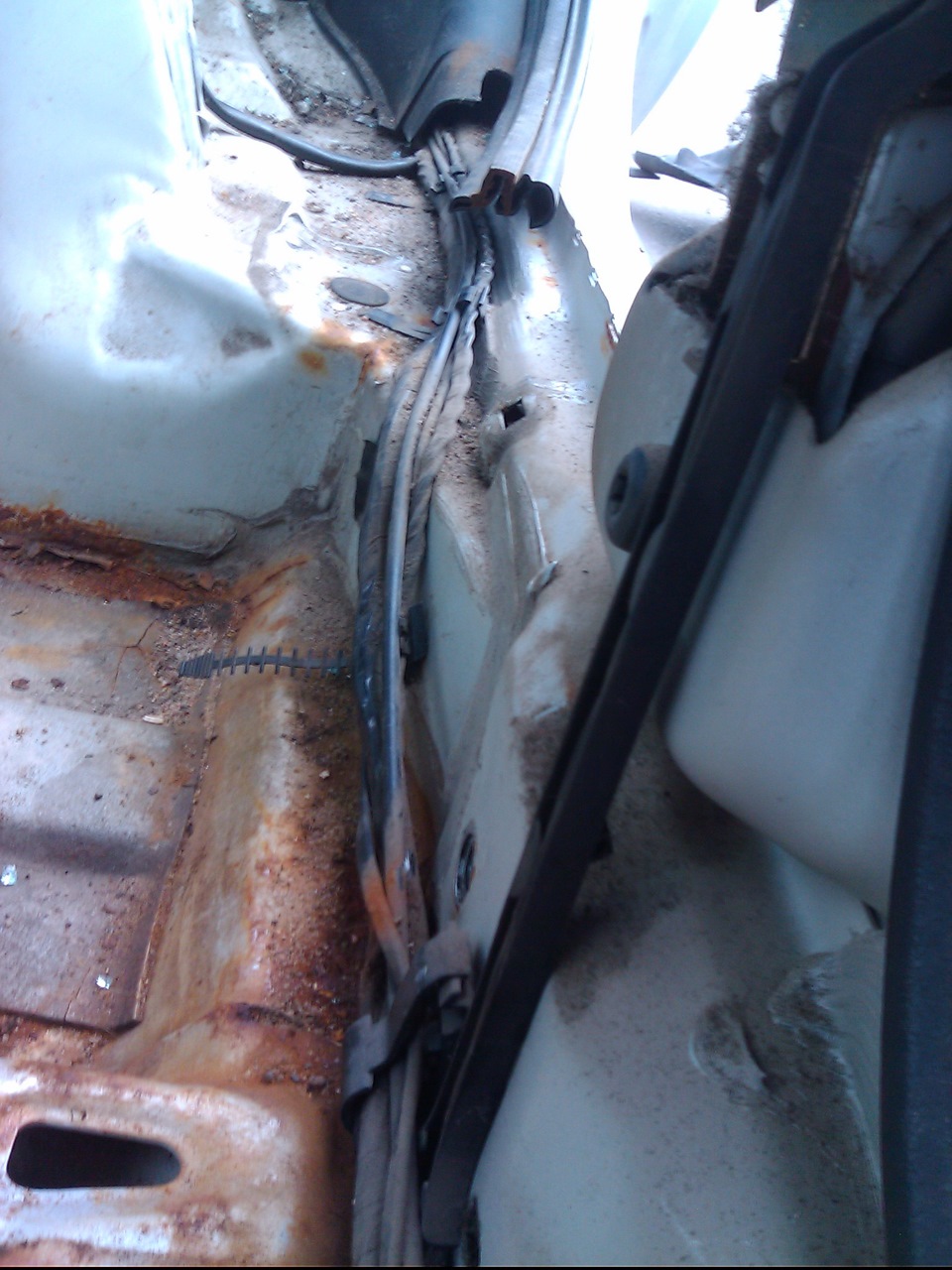 Разборка салона и поиск проблем — Ford Escort Mk6 1 6 л 1996 года
