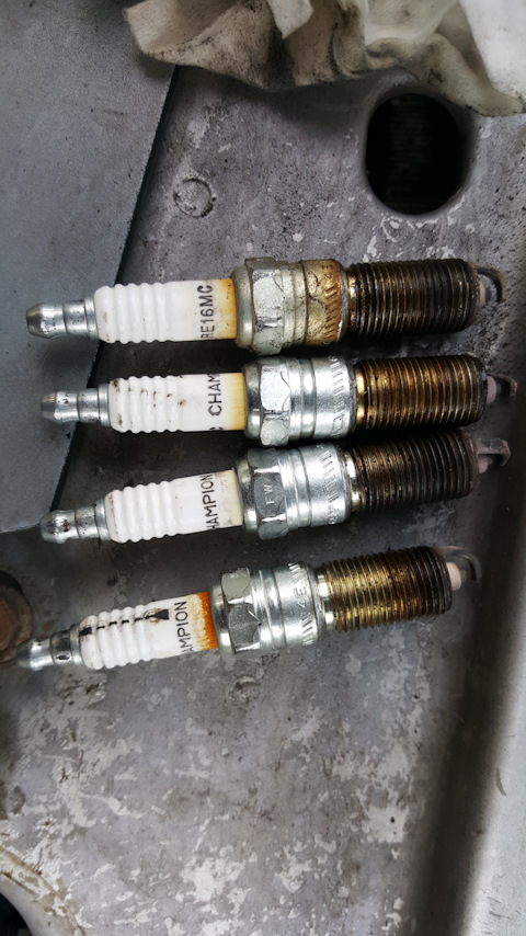 RE16MC Свеча зажигания 2.4 01- CHAMPION | Запчасти на DRIVE2