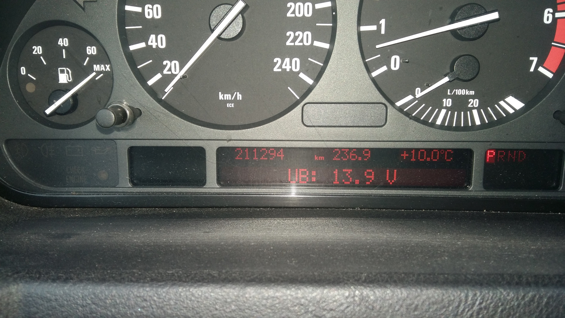 Избавился от свистящего звука по капотом — BMW X5 (E53), 3 л, 2005 года ...