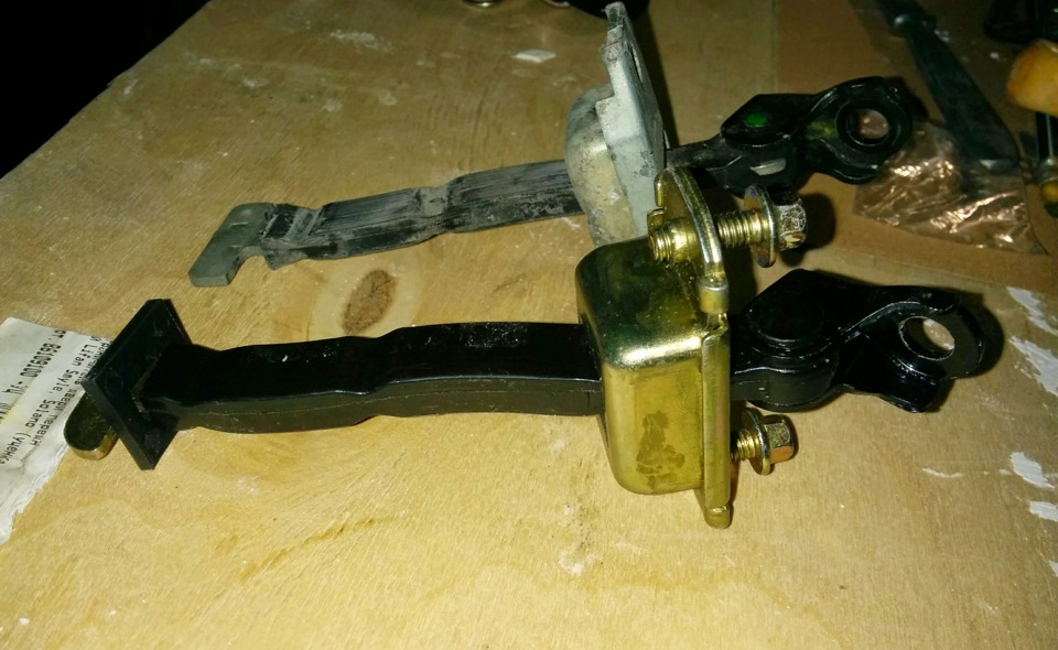 Установил ограничители дверей от Lifan Solano — Pontiac Vibe (1G), 1,8 ...