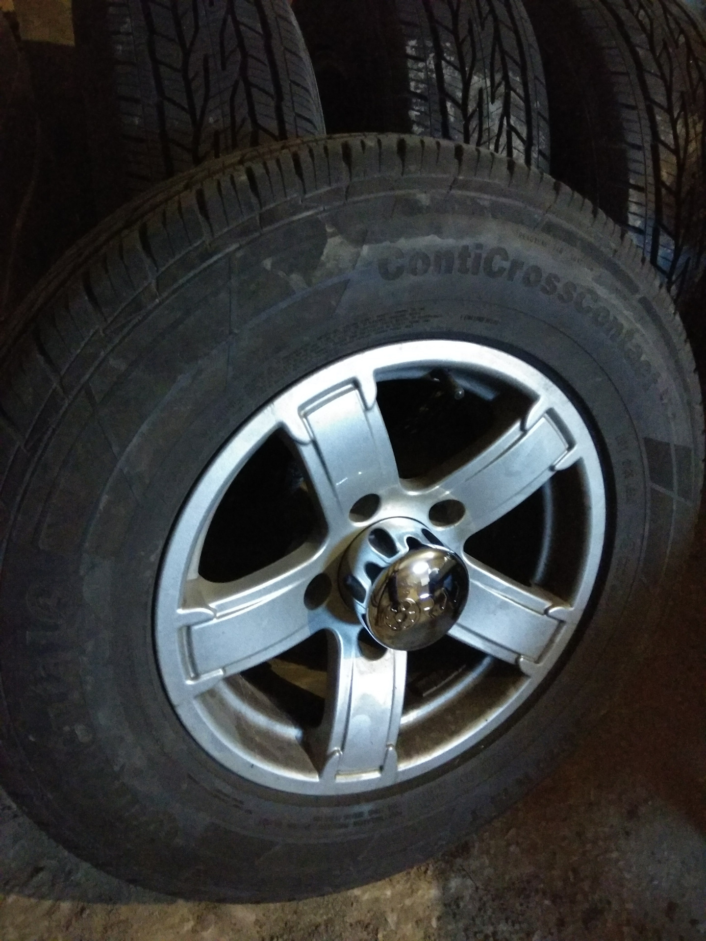 Колпаки на ступицу — Chevrolet Tracker II, 2 л, 2000 года | стайлинг ...