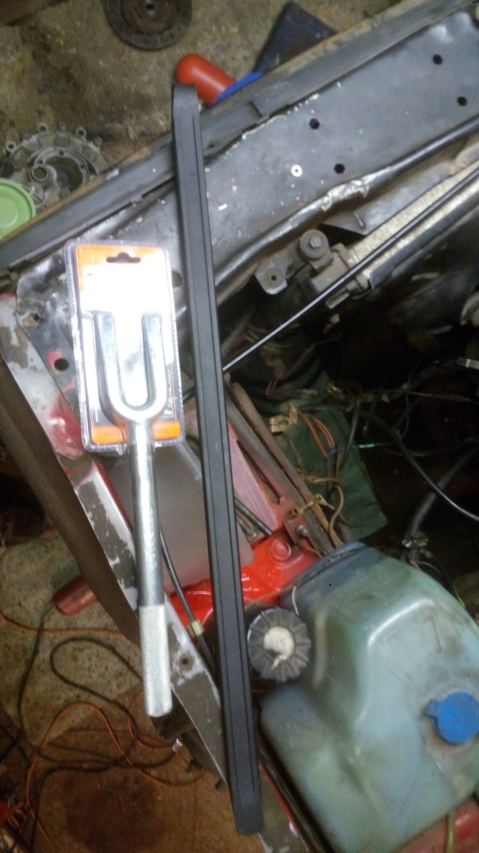 Замена рулевых наконечников, часть 2 — Volkswagen Golf Mk2, 1,6 л, 1991 ...