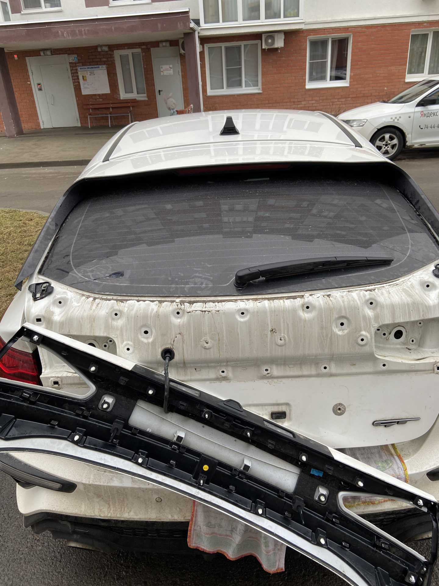 Замена кнопки открывания багажника — KIA K3 GT, 1,6 л, 2018 года ...