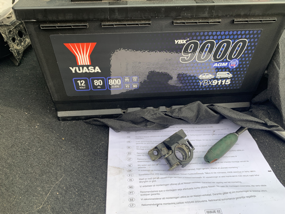 Внеплановая замена аккумулятора — Renault Laguna III, 2 л, 2008 года ...