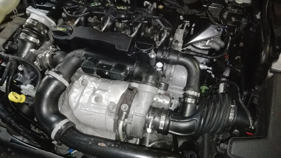 Клапан циркуляции картерных газов 1,6D D4164T — Volvo V50, 1,6 л, 2009 ...