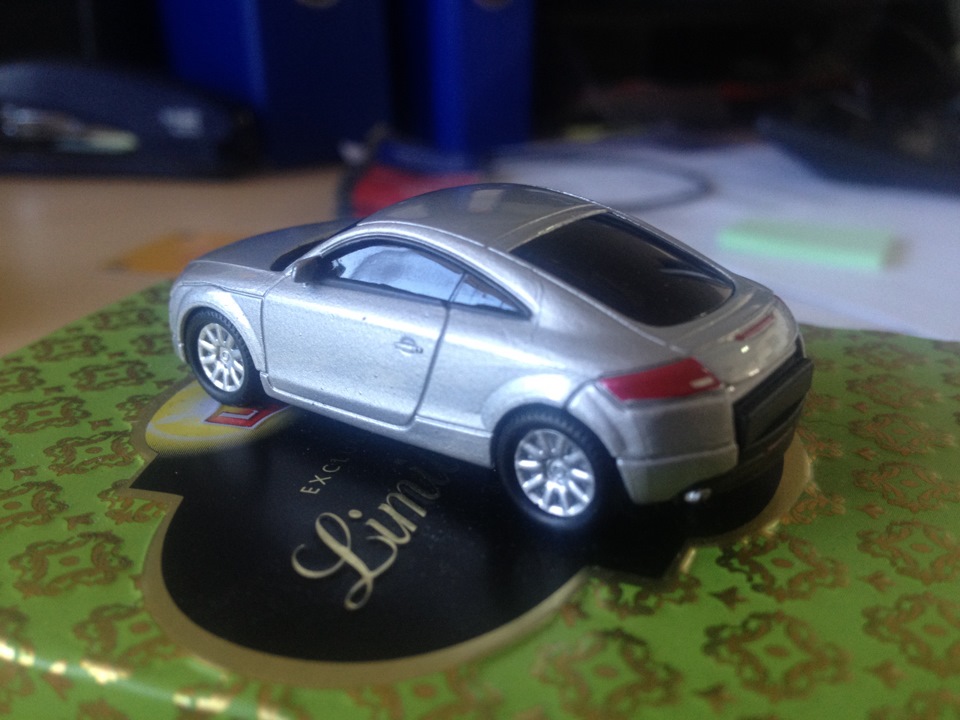 Flash drive Audi ) — Audi A4 (B6), 1,8 л, 2004 года | просто так | DRIVE2