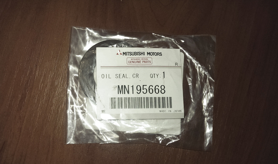 Передний сальник коленвала — Mitsubishi ASX, 1,6 л, 2014 года ...